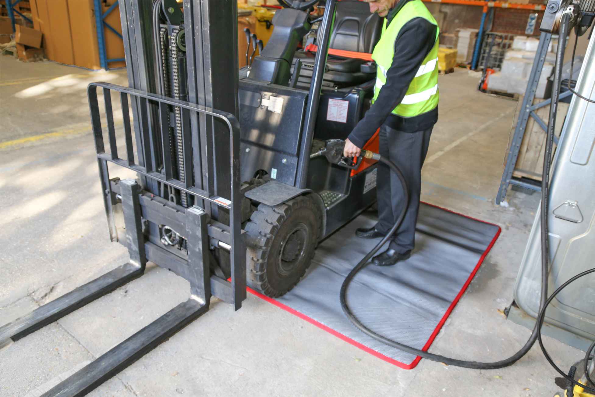 Pack of Five Large SpillTector Mats - Oil and Fuel Spill Kits | Oil ...